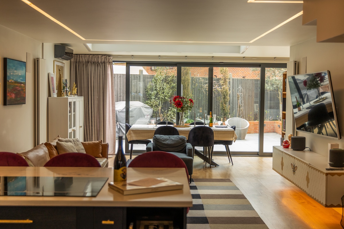 Airy and Elegant Villa Near City with Garden&Patio - Houses for Rent in ...
