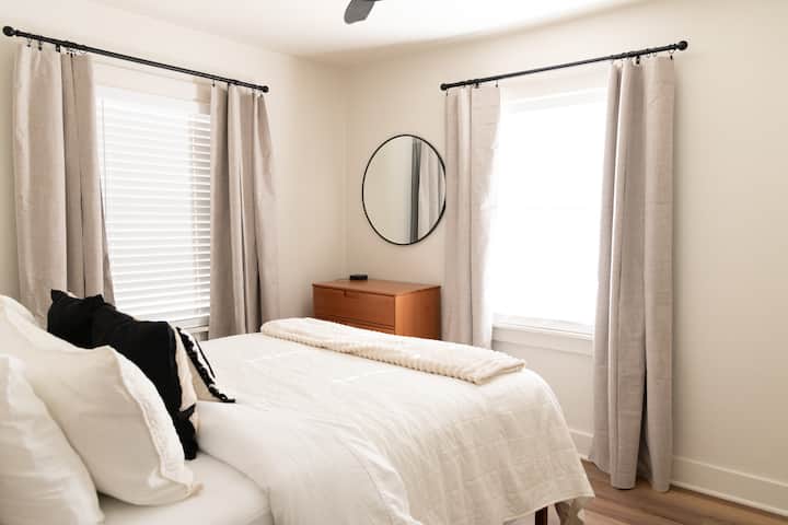 Walk To Stadium! Stunning 5 Points Getaway - Athens, GA