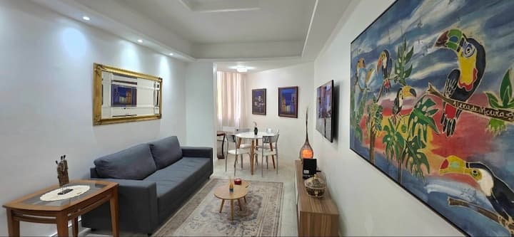 Pé Na Areia Ao Lado Do Mar - Ipanema