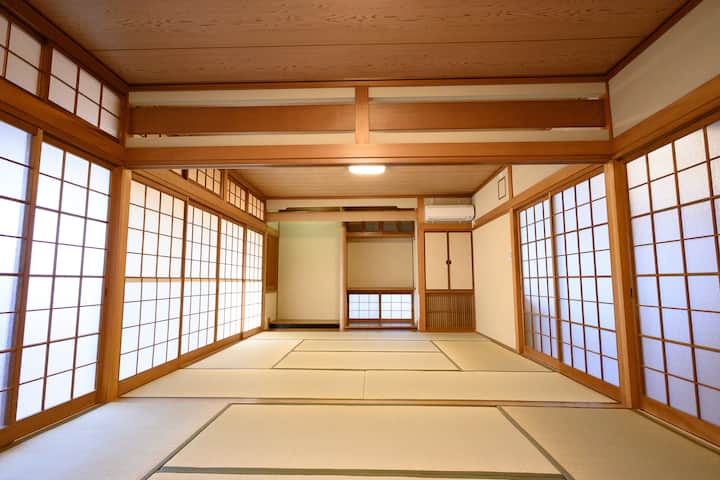 【Newopen】海30秒198㎡/大人も子どもも楽しめる/畳や檜の薫る宿/空港13分道後温泉23分 - Japan