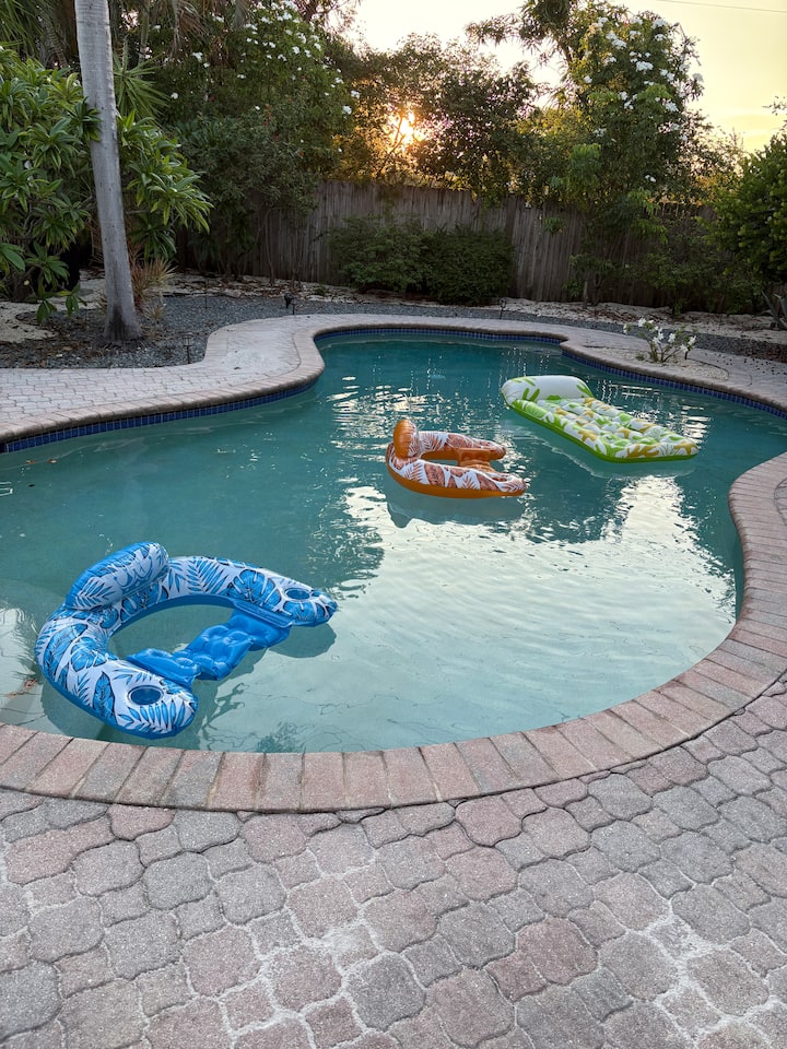 Mid-century With Outdoor Pool Oasis - Fort Lauderdale, FL