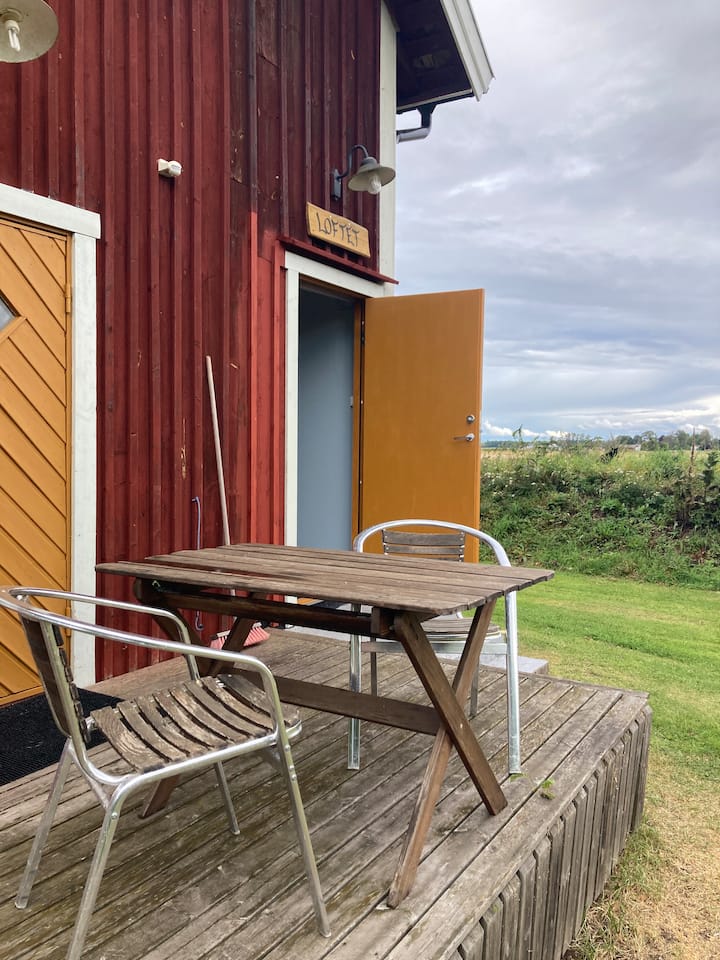 Lantligt Boende På Loftet - Götene