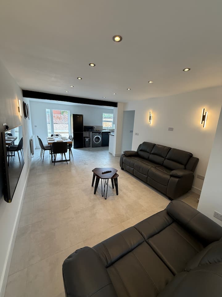 6br With Free Parking, Central, Great For Groups - Royal Leamington Spa