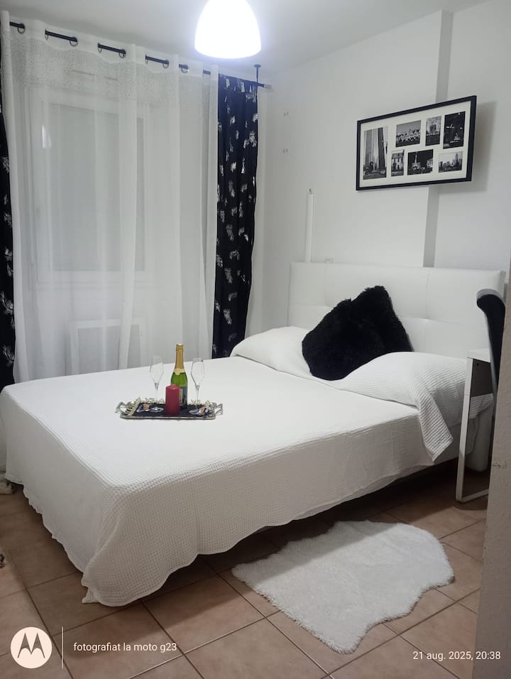 Chambre Double Avec Petit-déjeuner - Aubagne