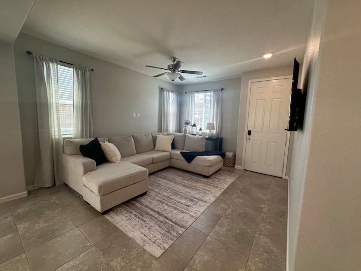 Bright & Modern 3br Home - Sparks, NV