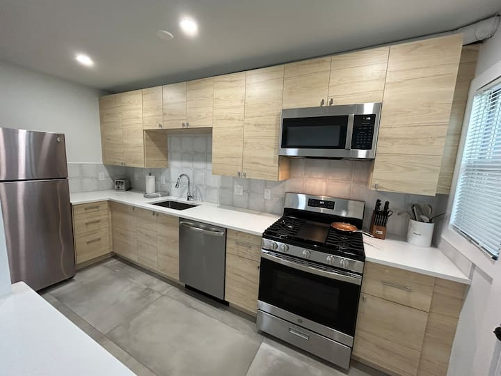All New 2 Bed + 1 Bath W/parking - Kansas City, KS