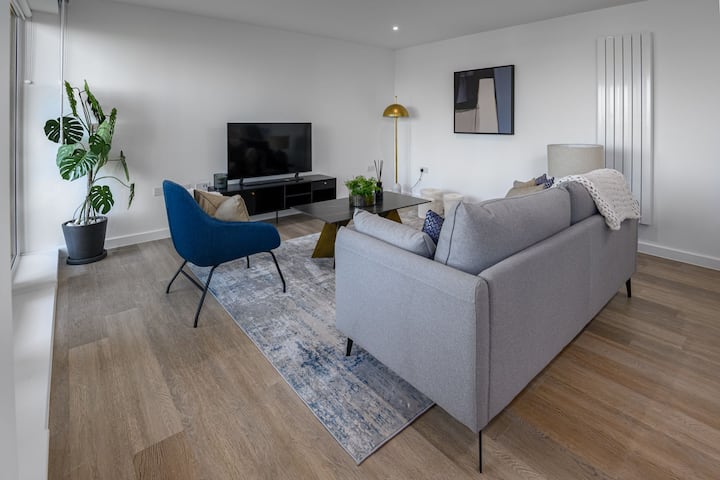 Central + Premium Executive 2br Apt - Reading