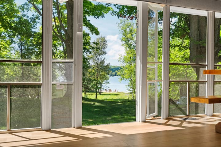 [Lakefront Cabin] W/ Sandy Beach, Docks, Kayaks - Torch Lake, MI