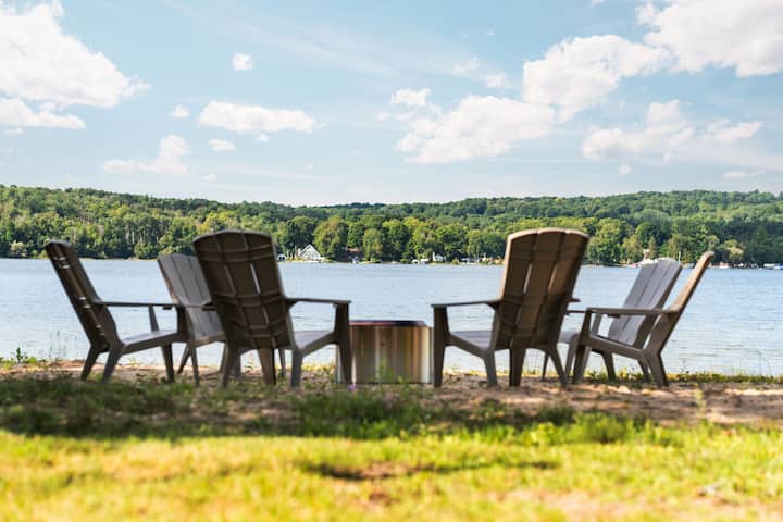 [Lake Cabin] Huge Beach, Dock, Kayaks, Sups, More! - Torch Lake, MI