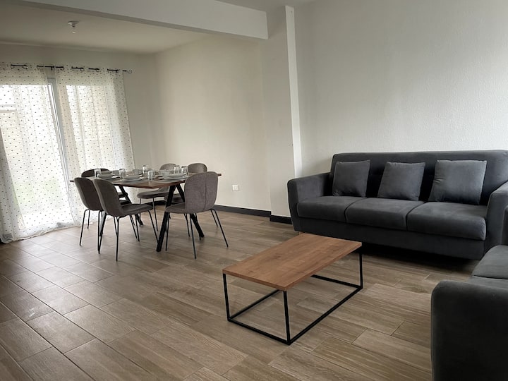 Casa A 2 Min De Hacienda Nueva Country Club - San José Pinula