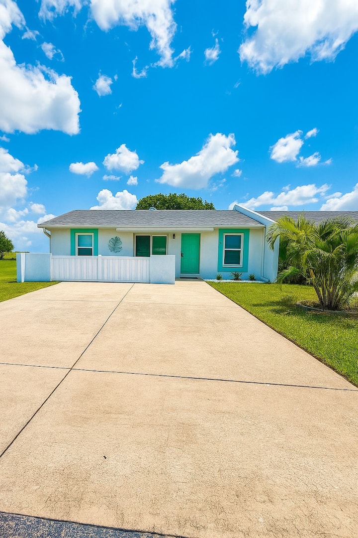 Home In Bradenton With Lake View - Bradenton, FL