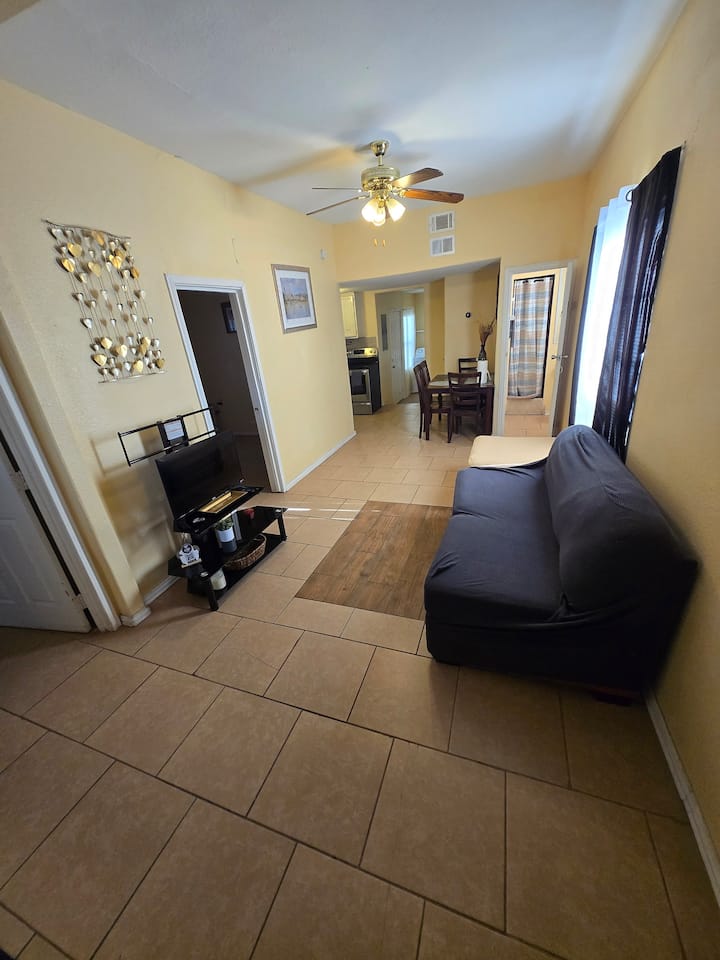 Downtown House 2 Bedrooms And Office - Edinburg, TX