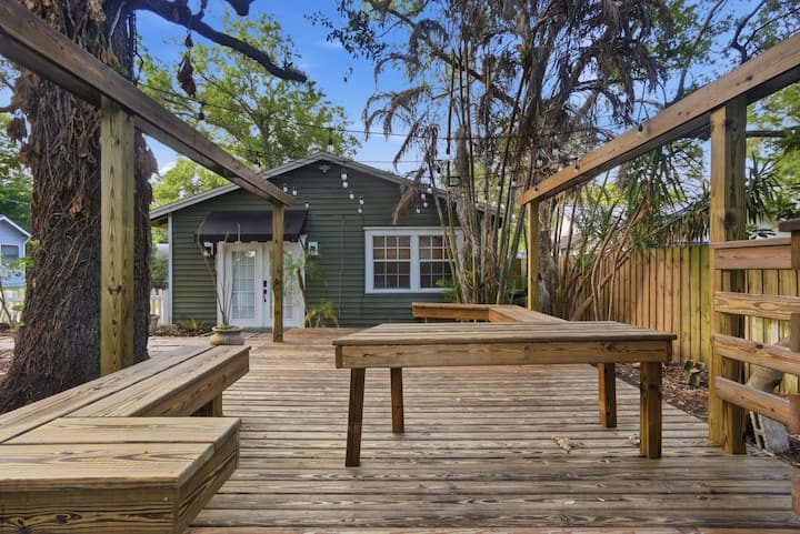 Walkable Mills 50 Cottage W/ Patio Under Oak Tree - Orlando, FL