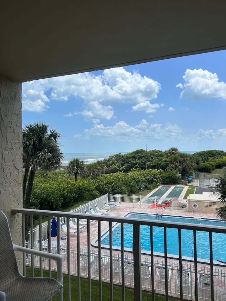 E & E’s On The Sea - Cape Canaveral, FL