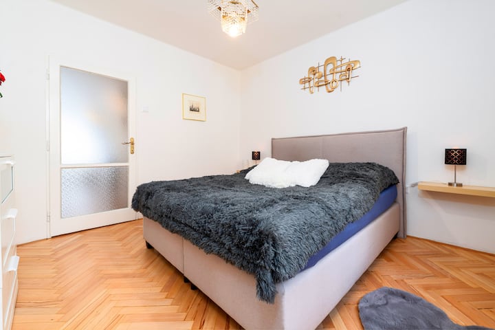 Luxurious Modern Penthouse - Praga