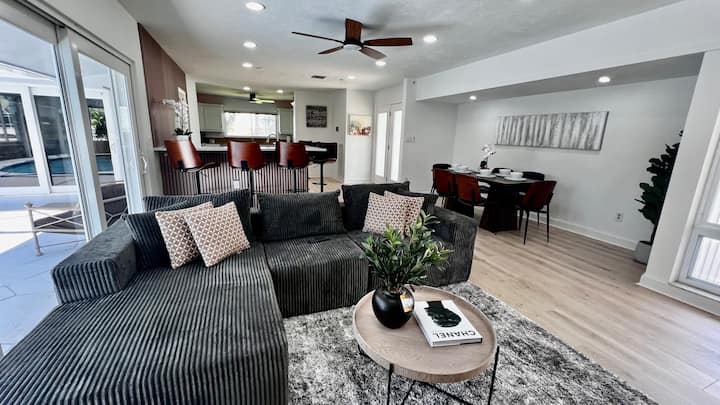 Waterfront Paradise With Boat Lift - Marco Island, FL