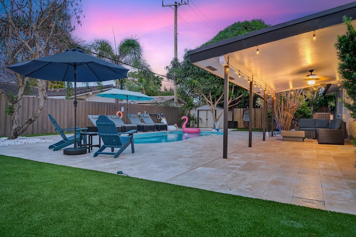 Imperial Palm | Heated Pool, Mini Golf, Game Room! - Lauderdale-by-the-Sea, FL