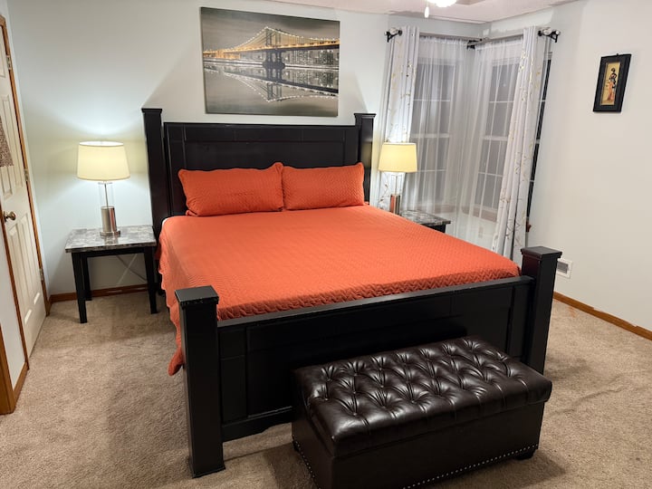 Cozy 1-bdrm Getaway W/ Jacuzzi - Independence, MO