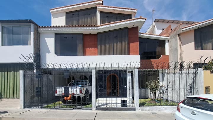 Cómoda Casa Disponible - Arequipa