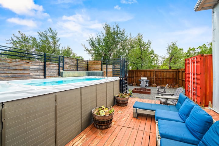Luxury 7br Hill Country Gem With Barndominium - Lake Travis, TX