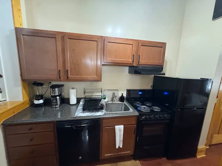 Downtown Apt | W/d+free Parking - Covington, KY