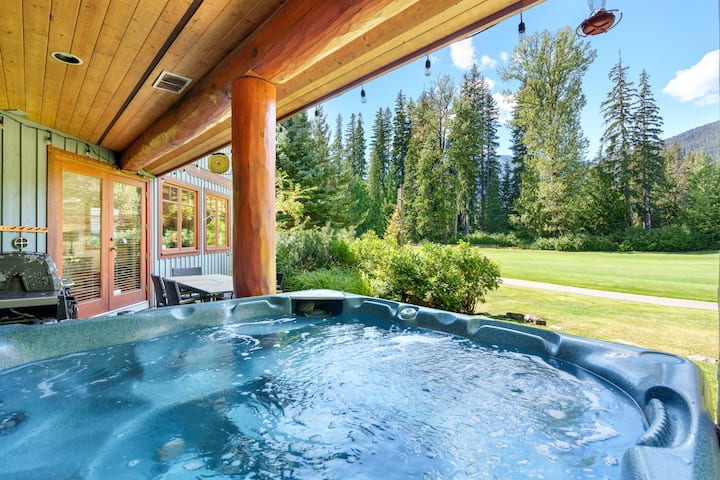 Luxury 5-bed Whistler Village | Golf Course Views - Whistler