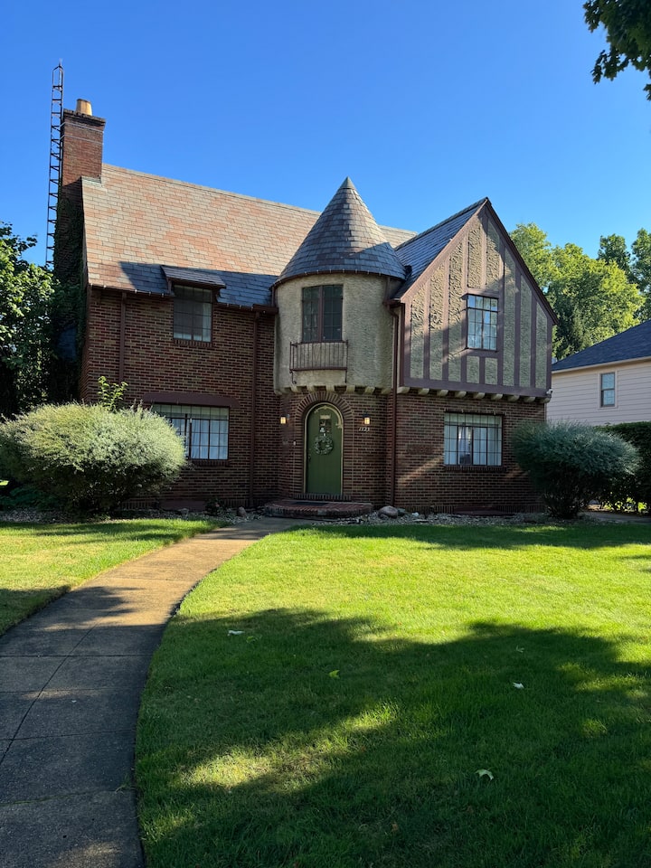 Cozy Historic Stay Near Campus - South Bend, IN
