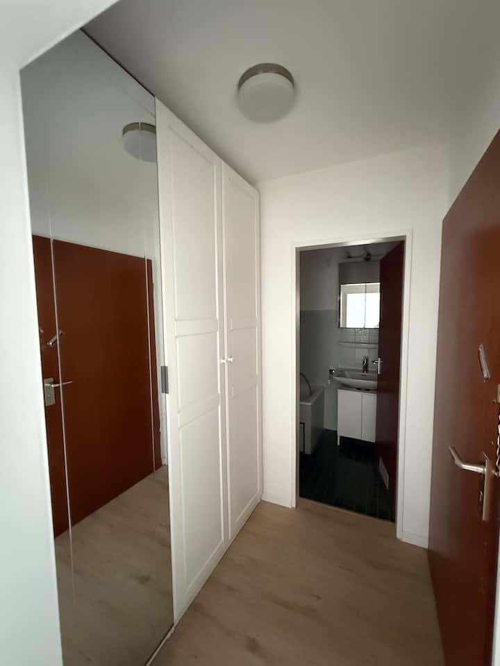 Vollmöblierte Wohnung Mit Balkon - Múnich