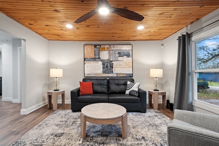 Cozy City Living Greenville | Easy Downtown Access - Greenville, TX