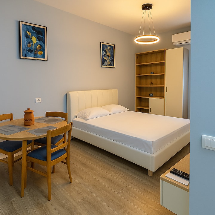 Prime Location Apartment- Central Escape - Tirana