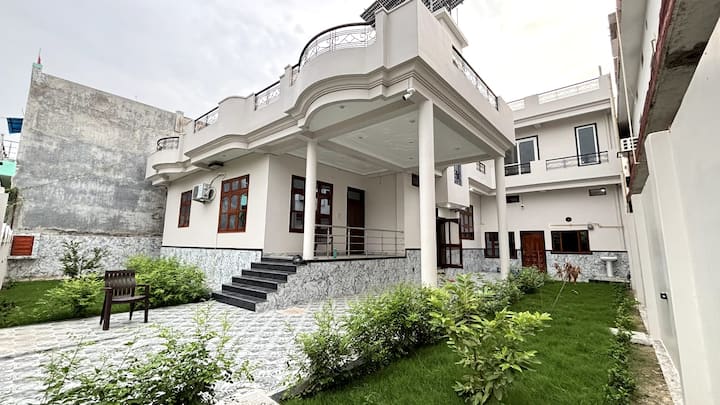 The London Villa, A Serene Luxury Homely Homestay - Varanasi