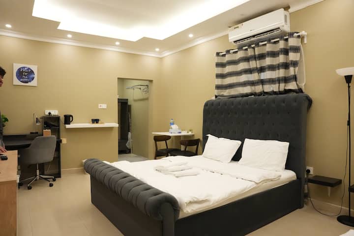 Cozy Home With Workspace For 3 - Dubai