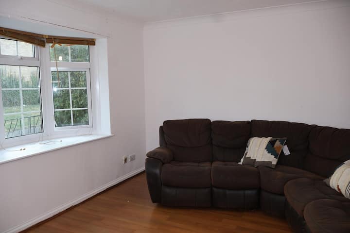 Homely Three Bedroom - Basildon