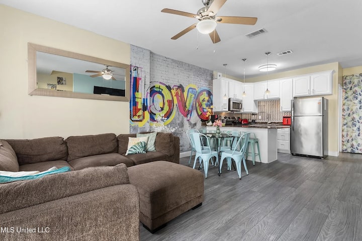 Blue Beach House, Game Room, Sleep 8, Swim Pool - Biloxi, MS
