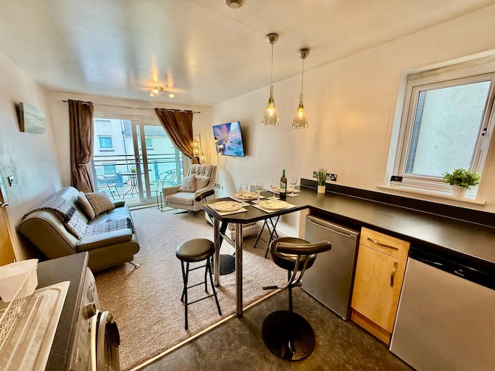 Charming River Nest Apartment - Swansea