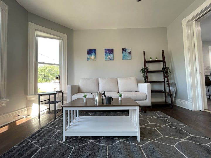 One Bedroom Apartment! - Syracuse, NY