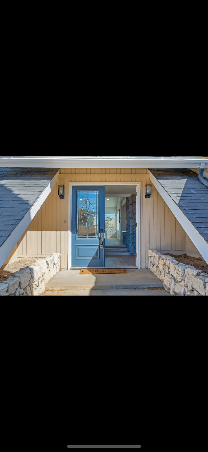 Spacious And Relaxing Retreat - Yucca Valley, CA