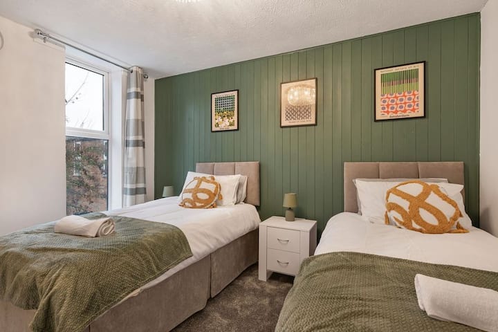 Nice 3 Bedroom House By Laindon Station - Basildon