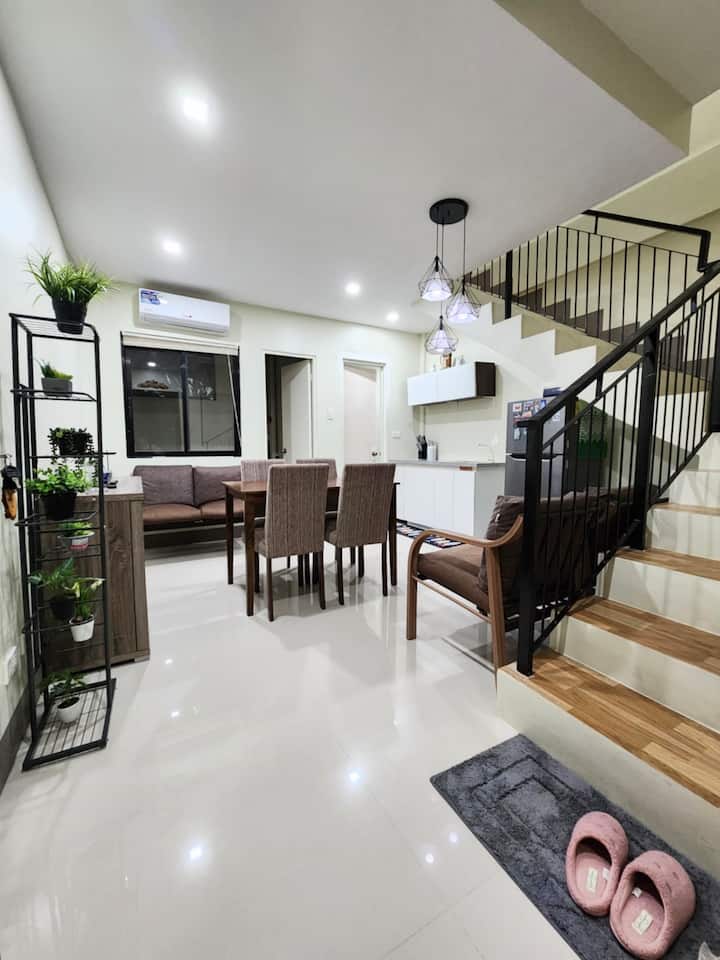 Contemporary Townhome 2br 2ba - Baclayon