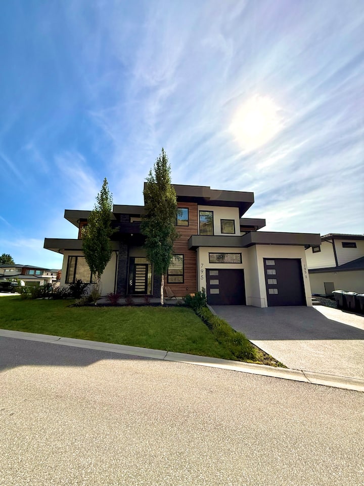 Knox View Luxe Retreat - Kelowna