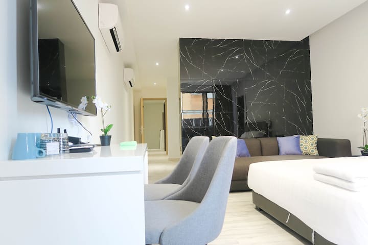 1. Comfy Studio Apt /Wifi @ Somerset/orchard Area - Singapore