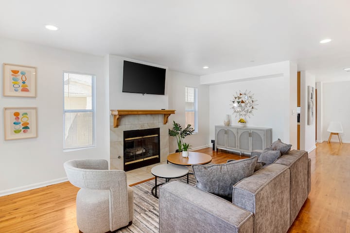 Spacious Culver City 4br - Half Block From Amazon - Culver City