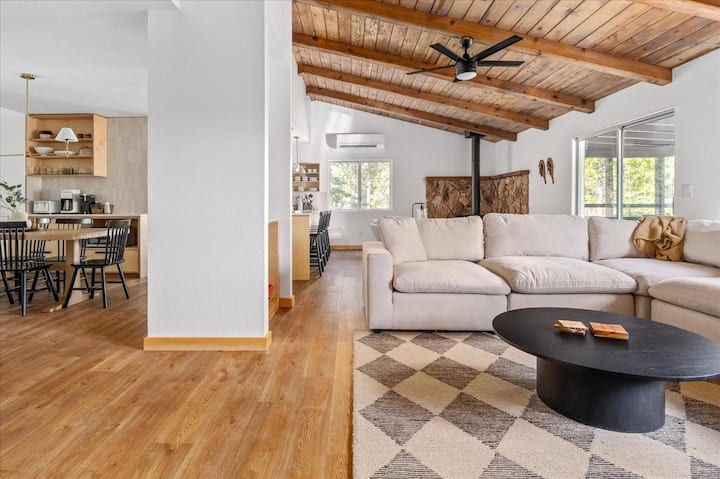 Modern & Spacious 3 Br/ 2ba Mountain Cabin Retreat - Calaveras Big Trees State Park, Arnold