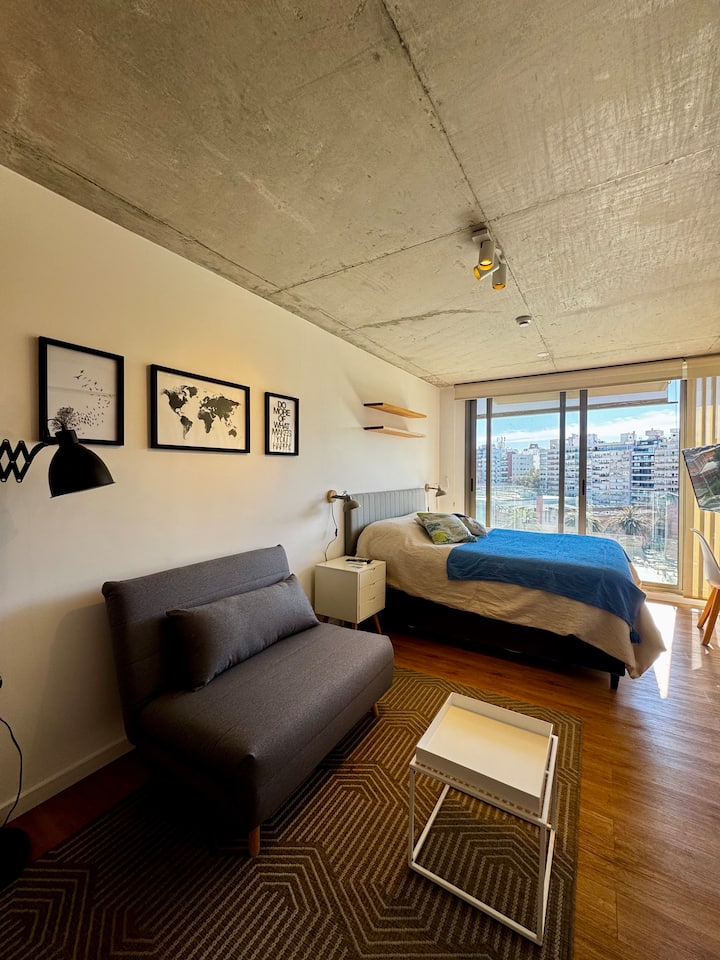 Frente A Villa Biarritz Y A 50 Mts De La Rambla - Montevidéu