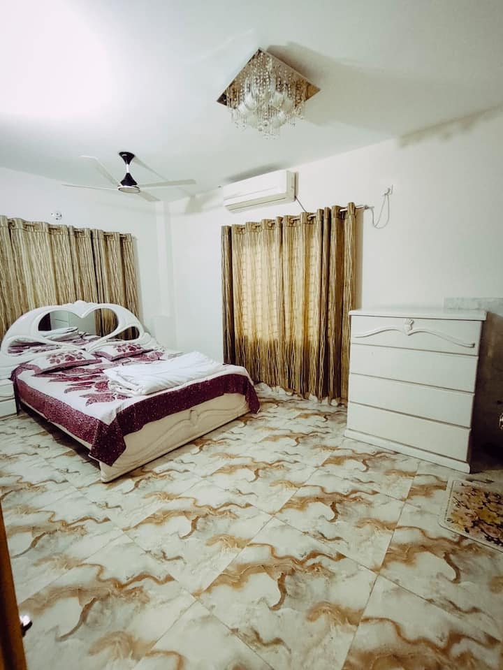 Elegant Flat With Airport Views - Daca