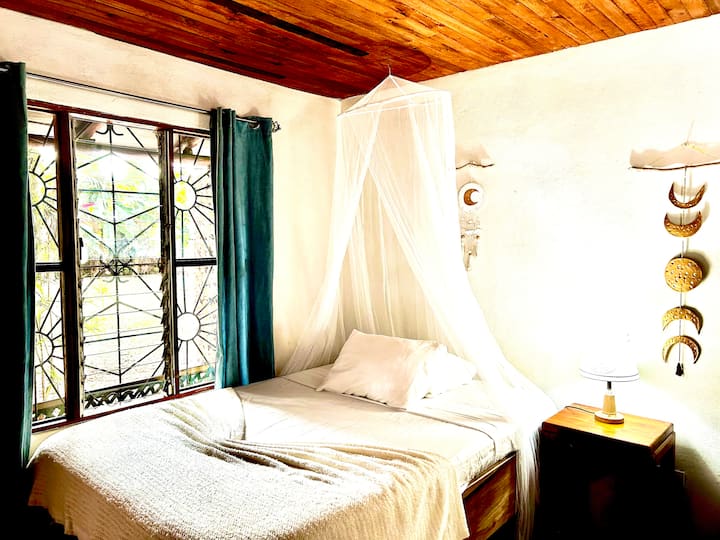 Luna Dorada. - Nosara