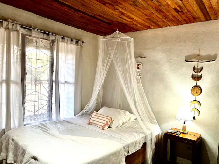 Luna Dorada. - Nosara