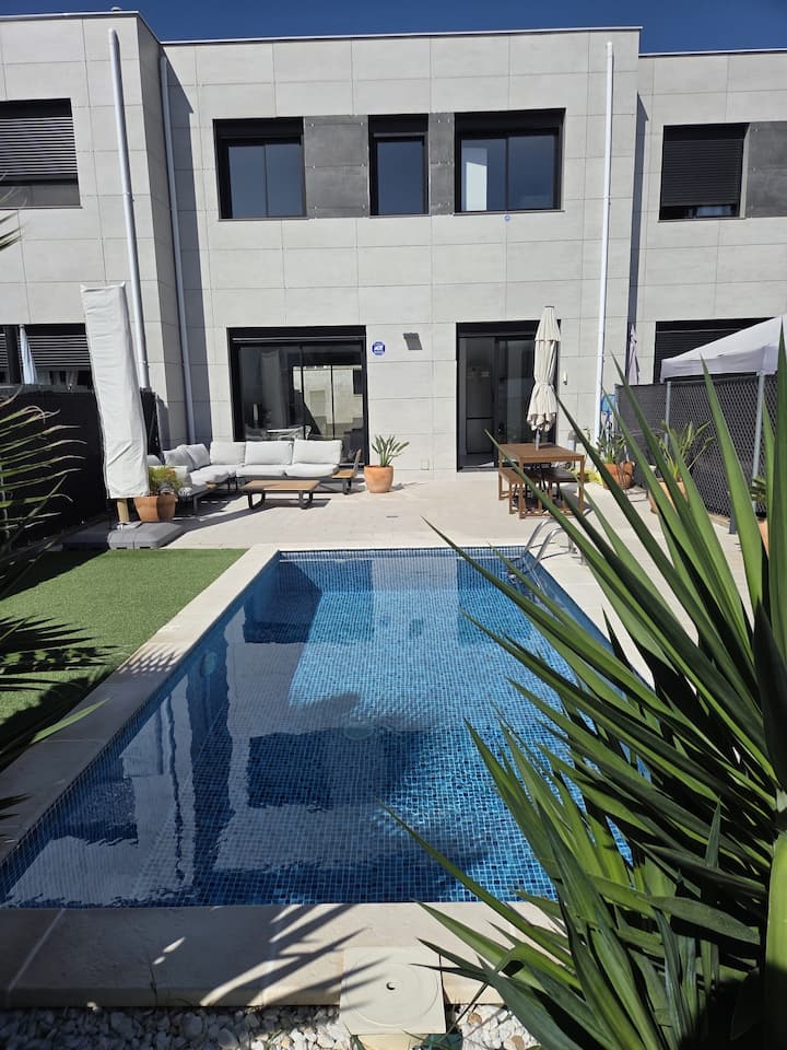 Casa Luminosa Y Tranquila Con Piscina Privada - Cunit