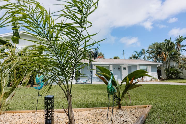 Spacious Newly Renovated 4br Home W Private Yard - Juno Beach, FL