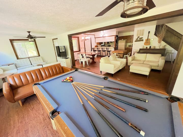 20 Acre Mountain Retreat • 11 Beds•2 Cabins•hottub - Front Royal, VA